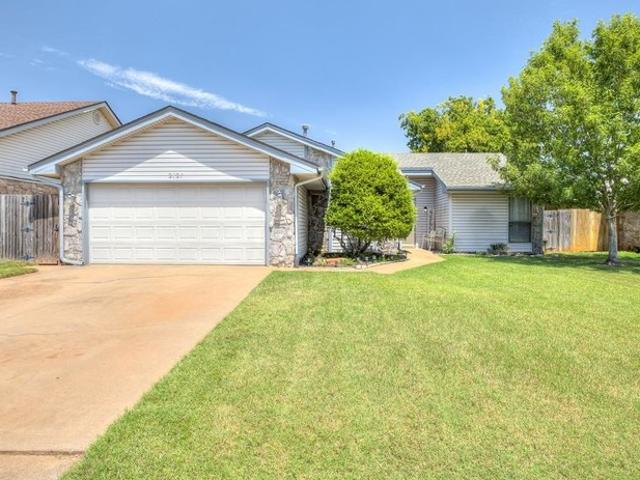 2121 Stepping Stone Trl, Edmond, OK 73013
