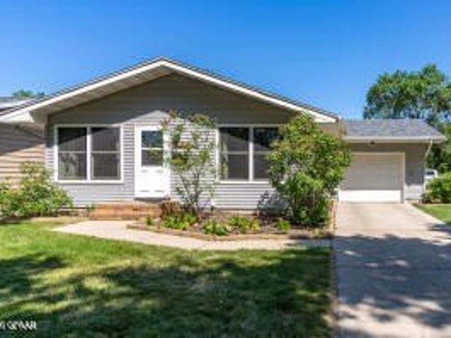 2121 S 20th St, Grand Forks, ND 58201