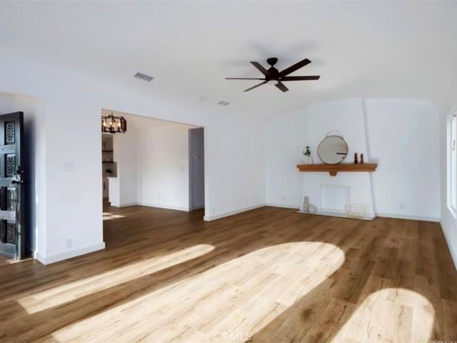 2121 S Redondo
