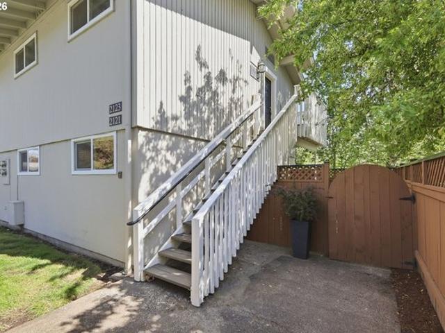 2121 W 15th Ct, Eugene, OR 97402