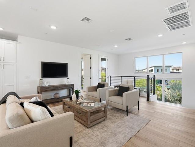 2121 W Sonoran Desert Dr Unit 64, Phoenix, AZ 85085