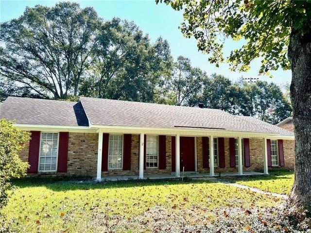 2121 Woodhillcrest Dr, Mobile, AL 36609