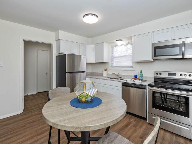 2121 2123 Fairfax Road 2 Bedroom Apartment for Rent at 2121 Fairfax Rd, Indianapolis, IN 46227 Edgewood