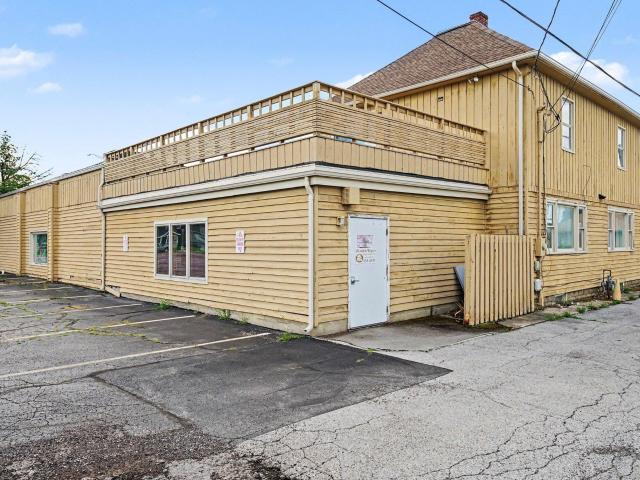 212/214 W Pike Street