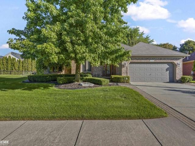 21225 Parkstone Dr, Macomb, MI 48044
