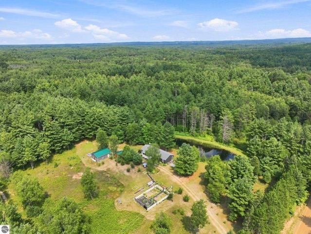 2122 Mile Rd, Tustin, MI 49688