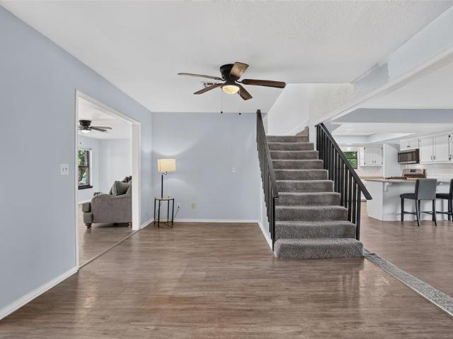 2122 N Dobbs