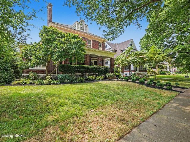 2122 Boulevard Napoleon