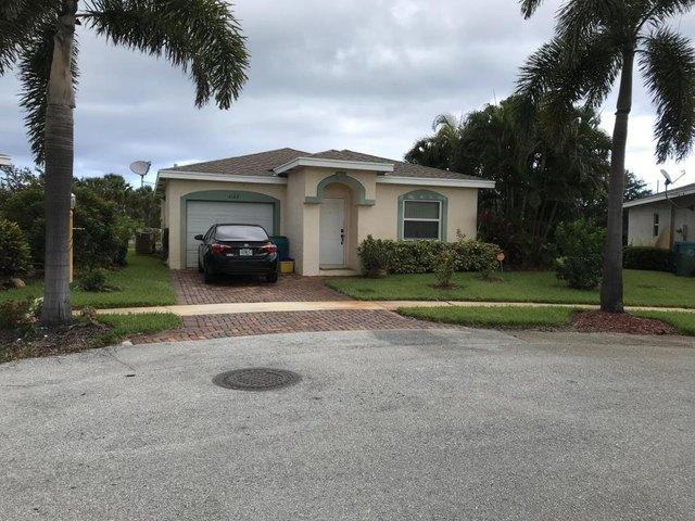 2122 E Ridge Cir E, Boynton Beach, FL 33435