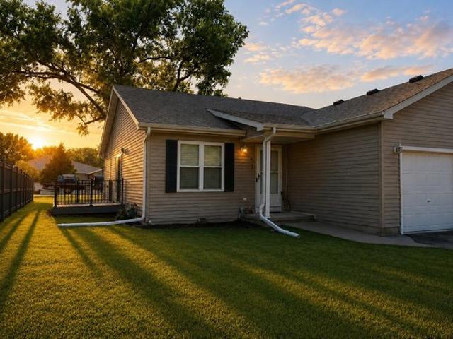2122 Fox Chase Dr, Ottawa, IL 61350