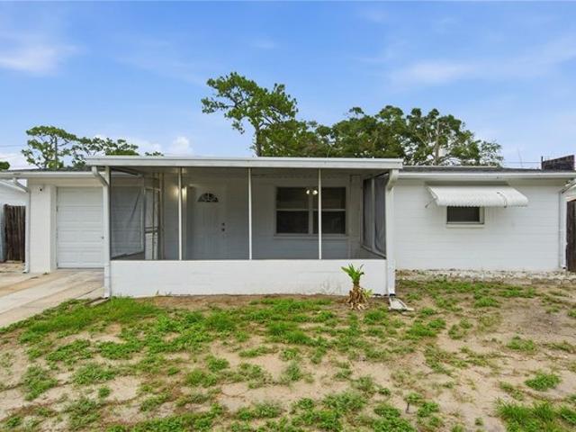 2122 Holiday Dr, Holiday, FL 34691