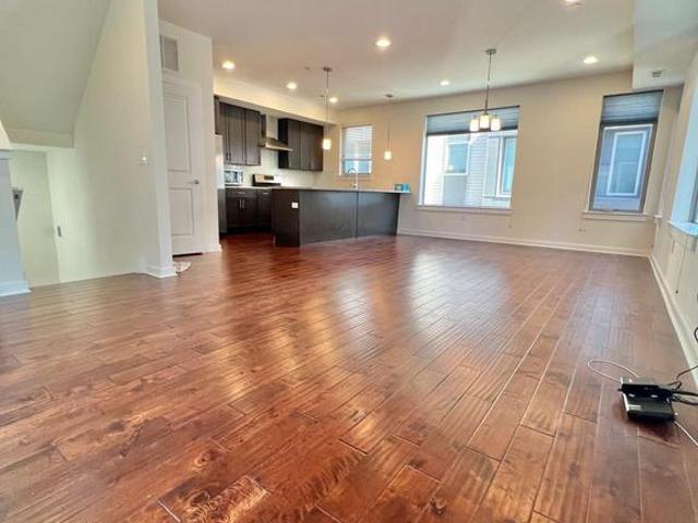 2122 Kensington Walk