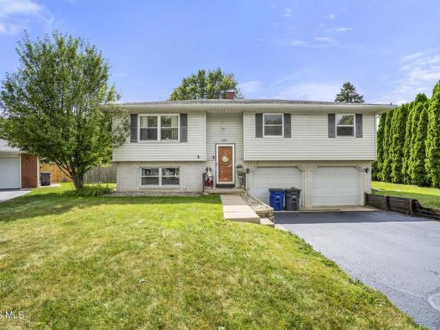2122 Laurel Valley Dr, Toledo, OH 43614