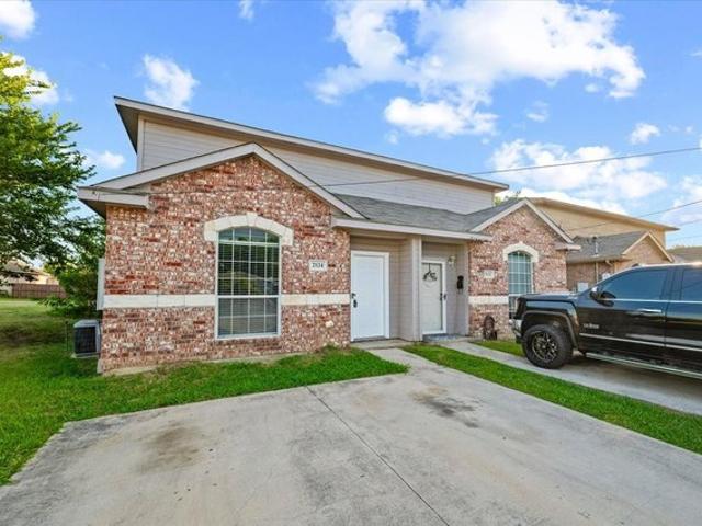 2122 W E Roberts Dr, Grand Prairie, TX 75051