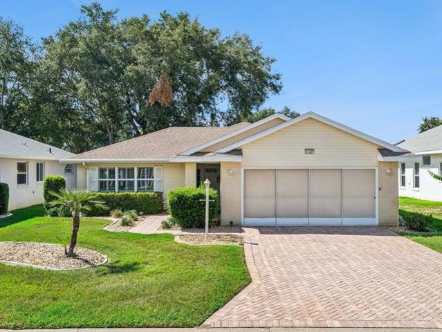 21230 Royal St Georges Ln, Leesburg, FL 34748