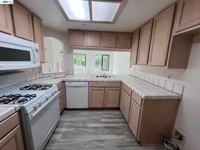21239 Gary Dr 202E