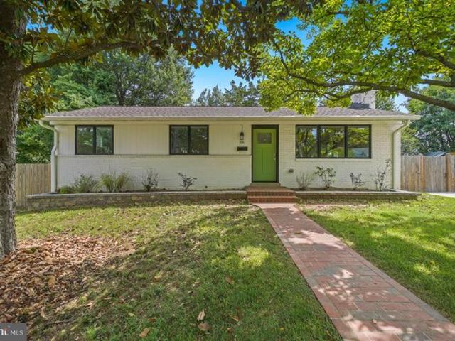 2123 N Earley St, Alexandria, VA 22302