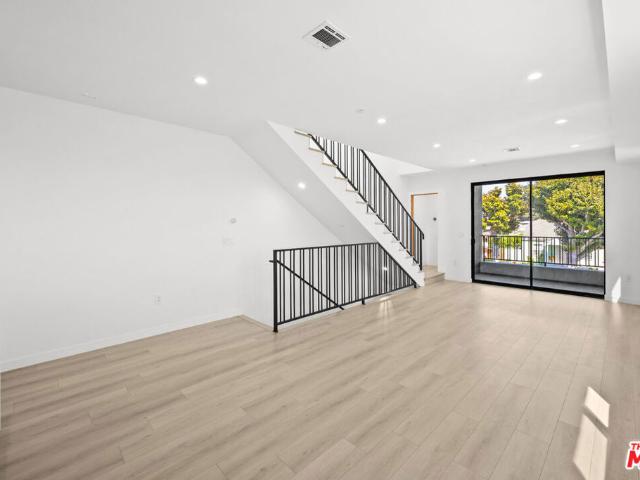 2123 S Cloverdale Avenue 1