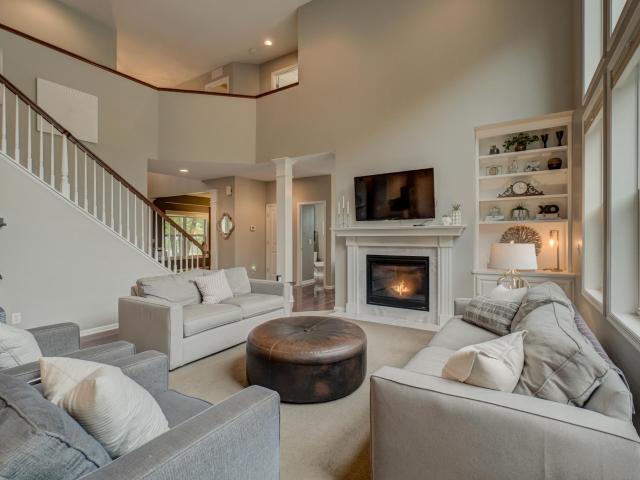 2123 Vermillion Curve