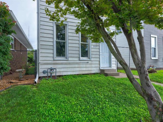 2123 W Iowa Street