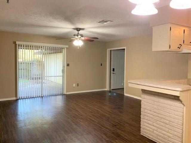 2123 Williamsburg Court
