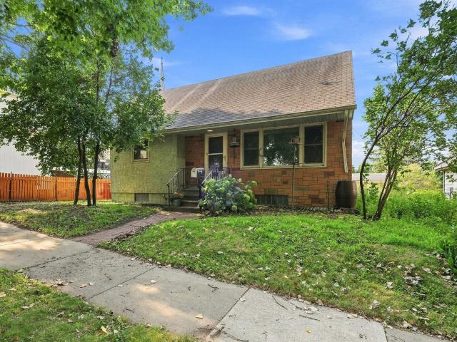 212 3rd Street E