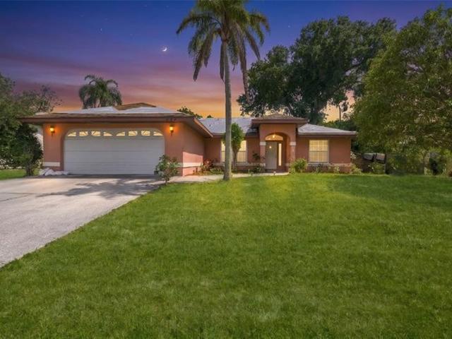212 65th Avenue Dr W, Bradenton, FL 34207