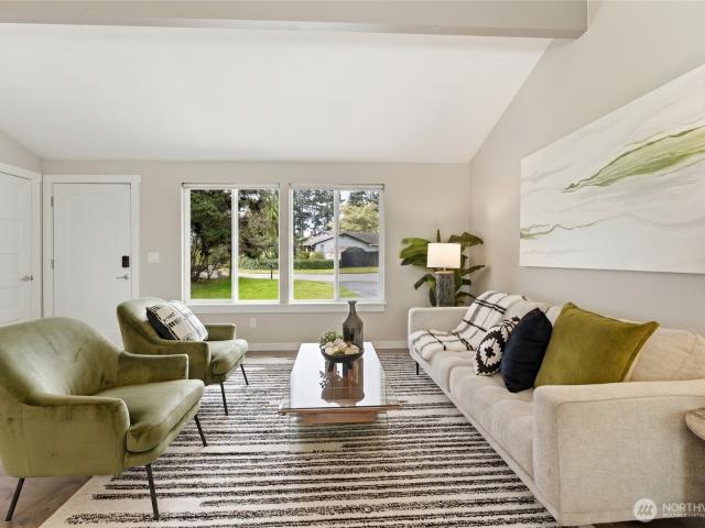 212 76th Place SW