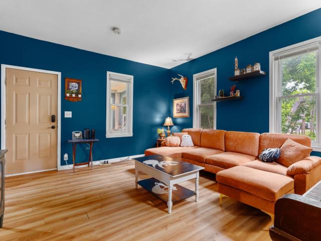 212 8th Street NW