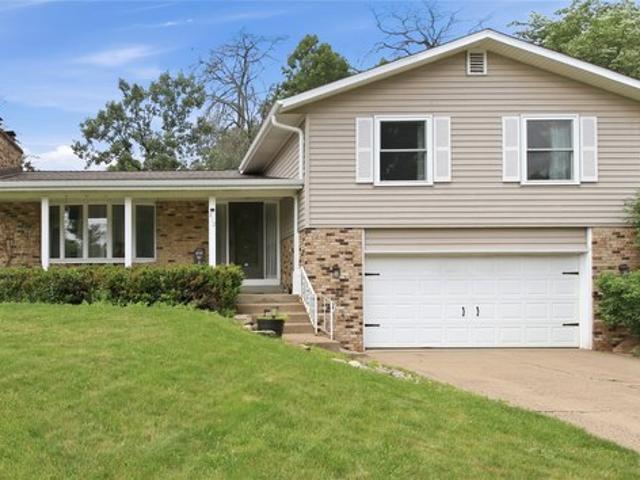212 Country Club Ln, Altoona, WI 54720