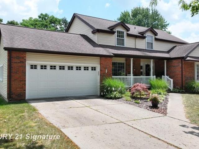 212 Cedarwood Dr, Flushing, MI 48433