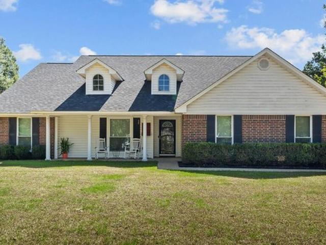 212 Cedar Ln, Texarkana, AR 71854