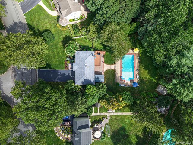 212 Cedrus Avenue