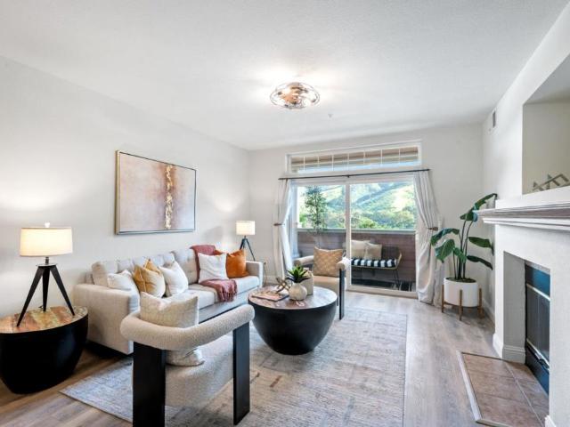 212 Crescent Court