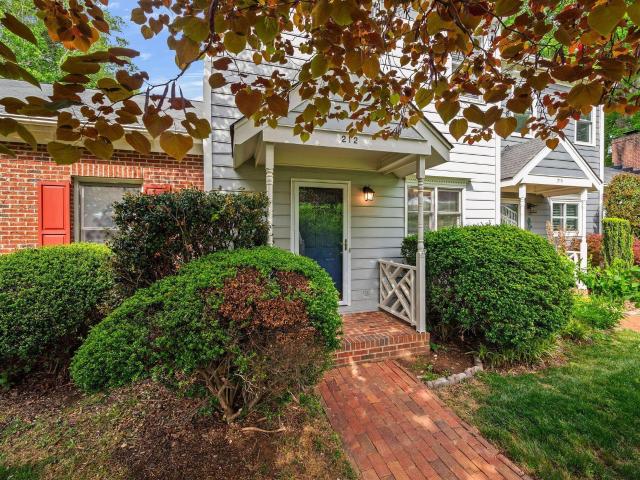 212 Cross Keys Court