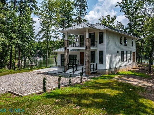 212 A Gordon Dr, Weems, VA 22576 | MLS #202601