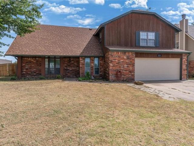 212 Americana Ct, Norman, OK 73069