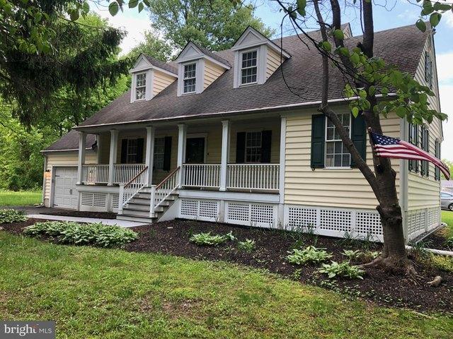 212 Apple St, Levittown, PA 19057
