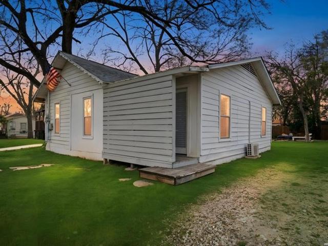212 Armstrong St, San Marcos, TX 78666
