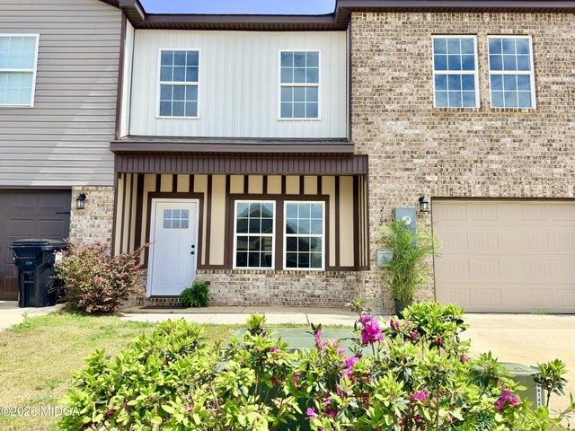 212 Beau Claire Cir, Byron, GA 31008