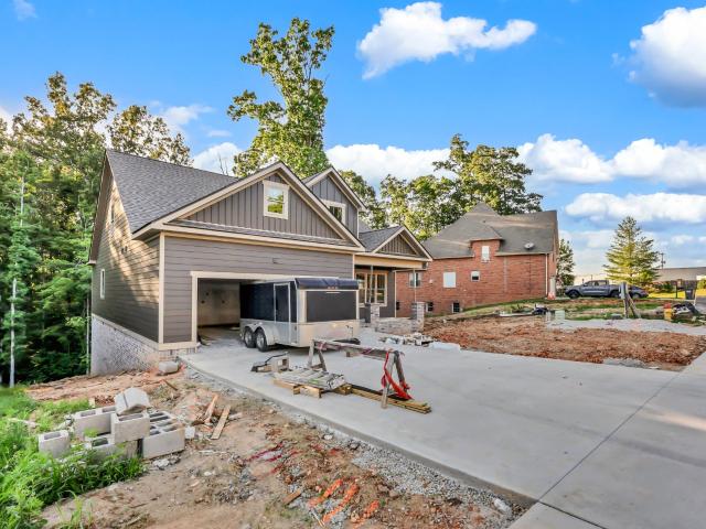 212 Birnam Wood Trce