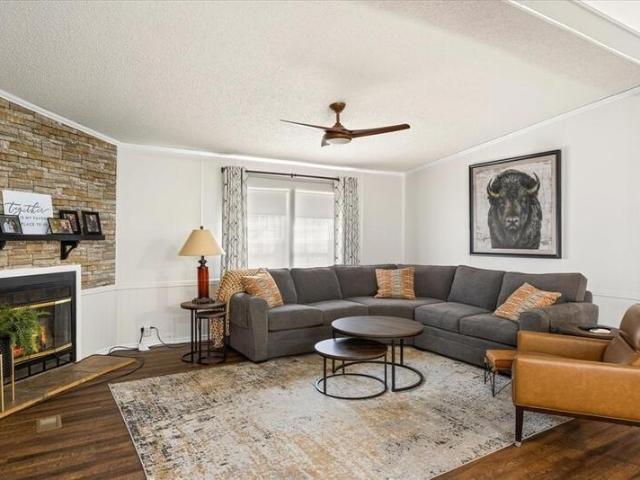 212 Brazos Harbor Drive, Granbury, TX 76048