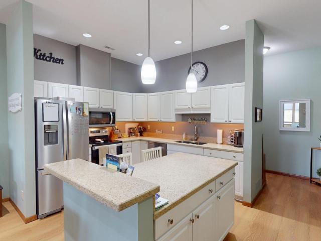 212 Broadway Avenue N # C1