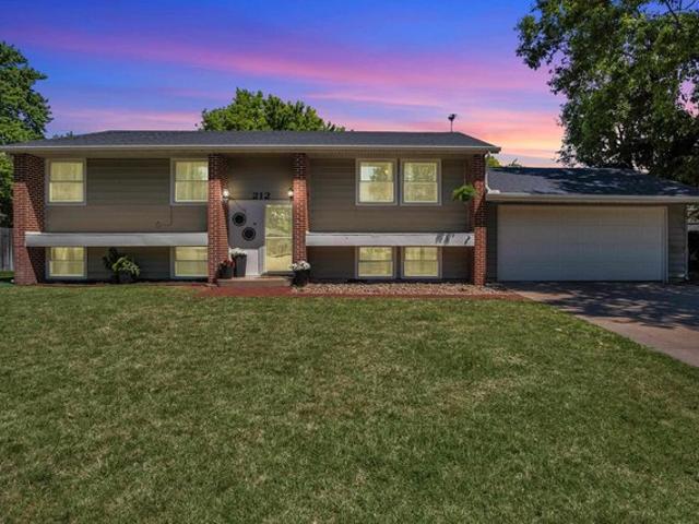 212 Brookside Dr, Newton, KS 67114