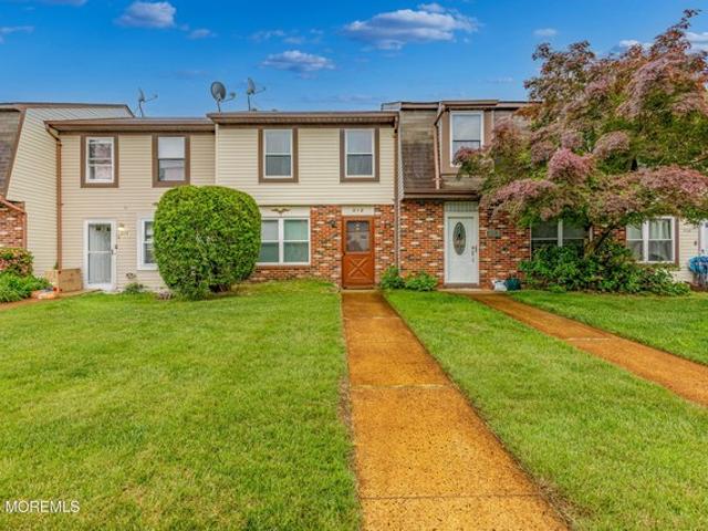 212 Greenwood Loop Rd, Brick, NJ 08724