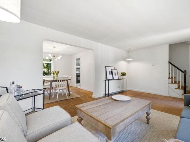 212 Grove Ave