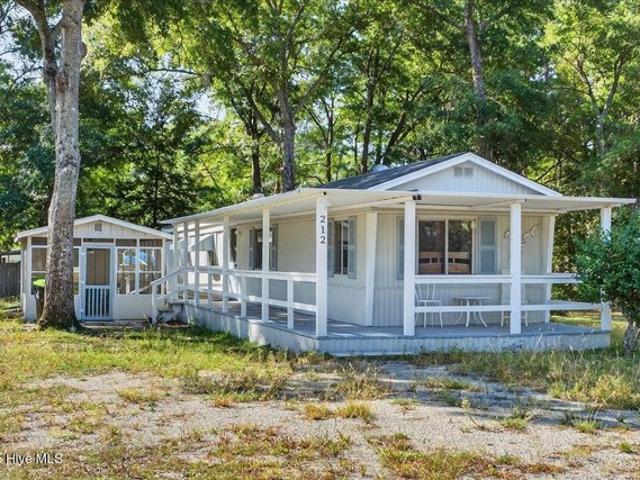 212 Dogwood Dr, Sunset Beach, NC 28468