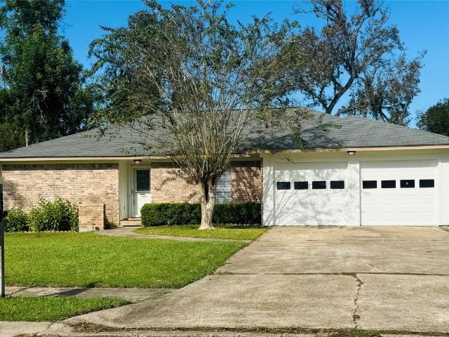 212 Dogwood St, Lake Jackson, TX 77566 | MLS #73966 | Compass