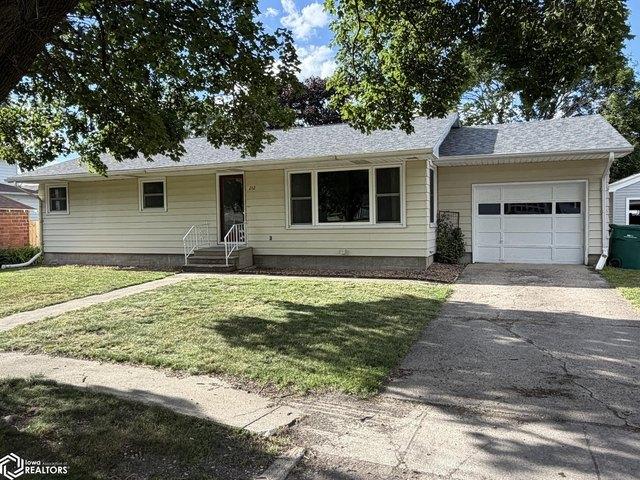 212 E 4th St, Kanawha, IA 50447