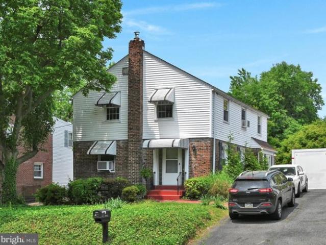 212 E Dutton Mill Rd, Brookhaven, PA 19015